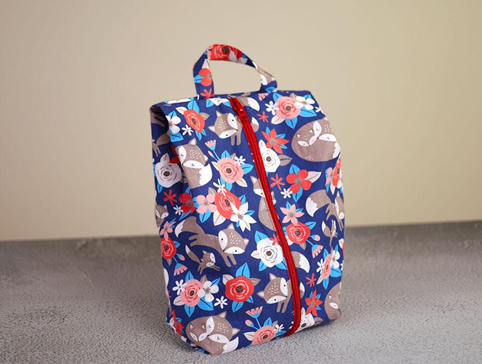 Shoe Bag Sewing Pattern and Tutorial, Shoe Bag for Storage or Travel ...