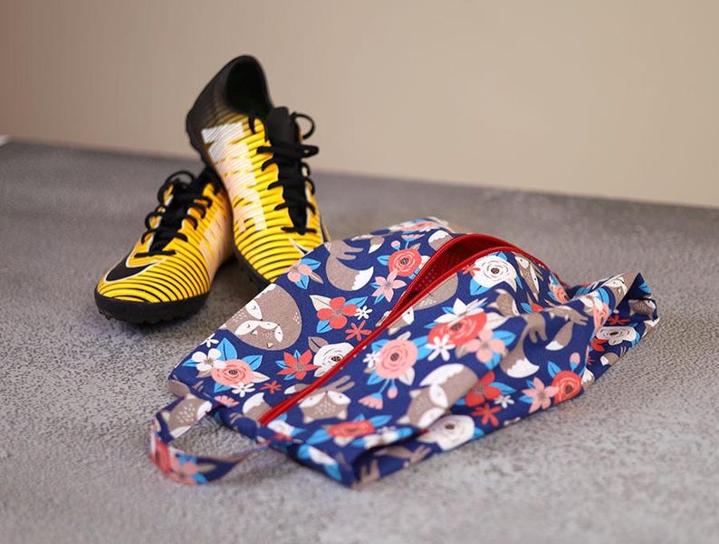Shoe Bag Sewing Pattern and Tutorial, Shoe Bag for Storage or Travel ...
