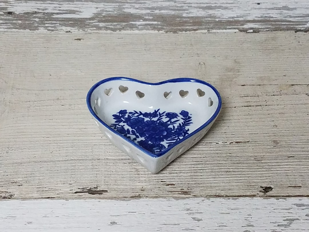 Vintage Cobalt Blue & White Heart-shaped Trinket Dish Pierced Heart ...