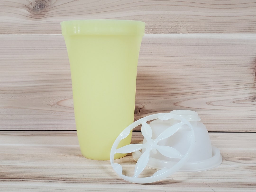 Vintage Tupperware QUICK SHAKE Yellow Container 844-11, Sheer White Lid ...