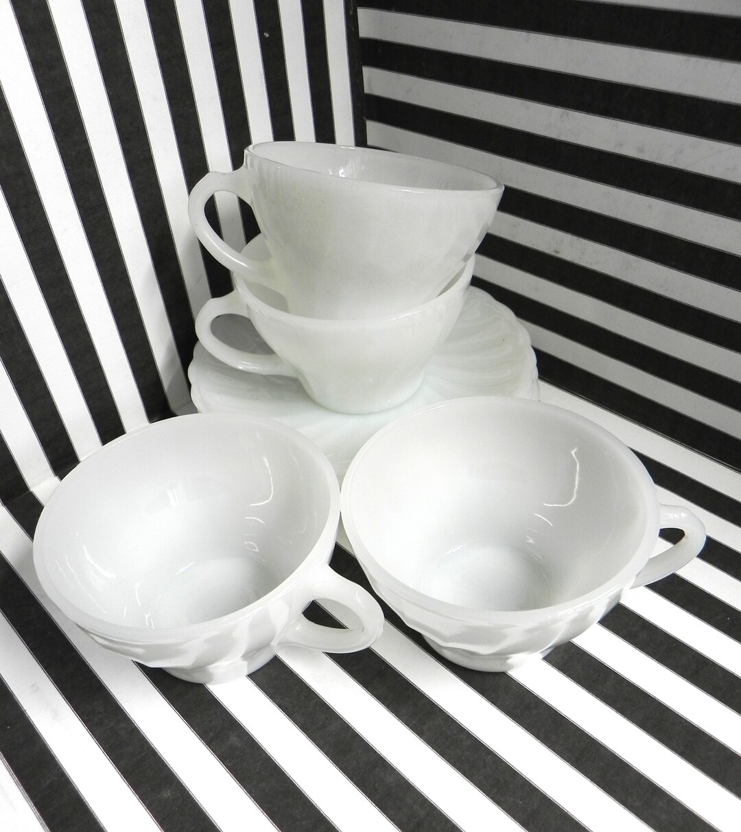 Anchor Hocking Vintage Pyrex. Suburbia Pattern Cups and Saucers - Etsy