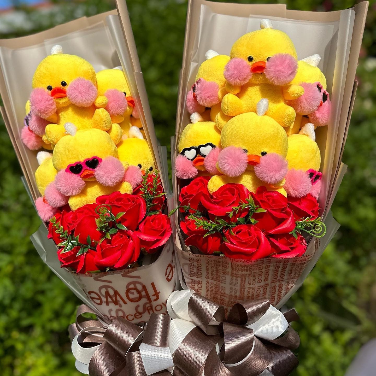 Gift Cartoon Blushing Duck Plushie Toy Soap Red Roses Flower Bouquet ...