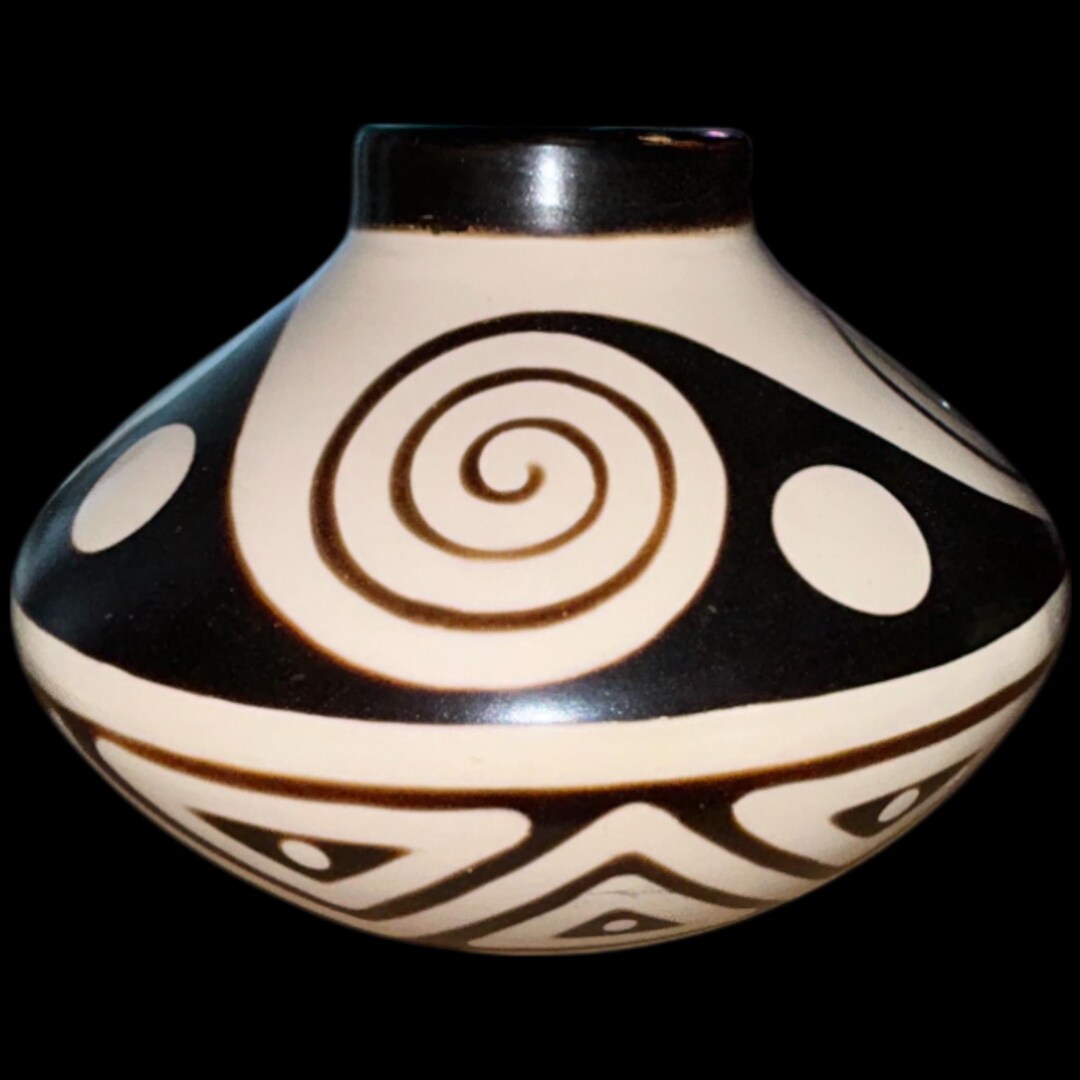 Unmarked Handpainted Chulucanas Pottery Vase Peru Folk Art Ceramic ...