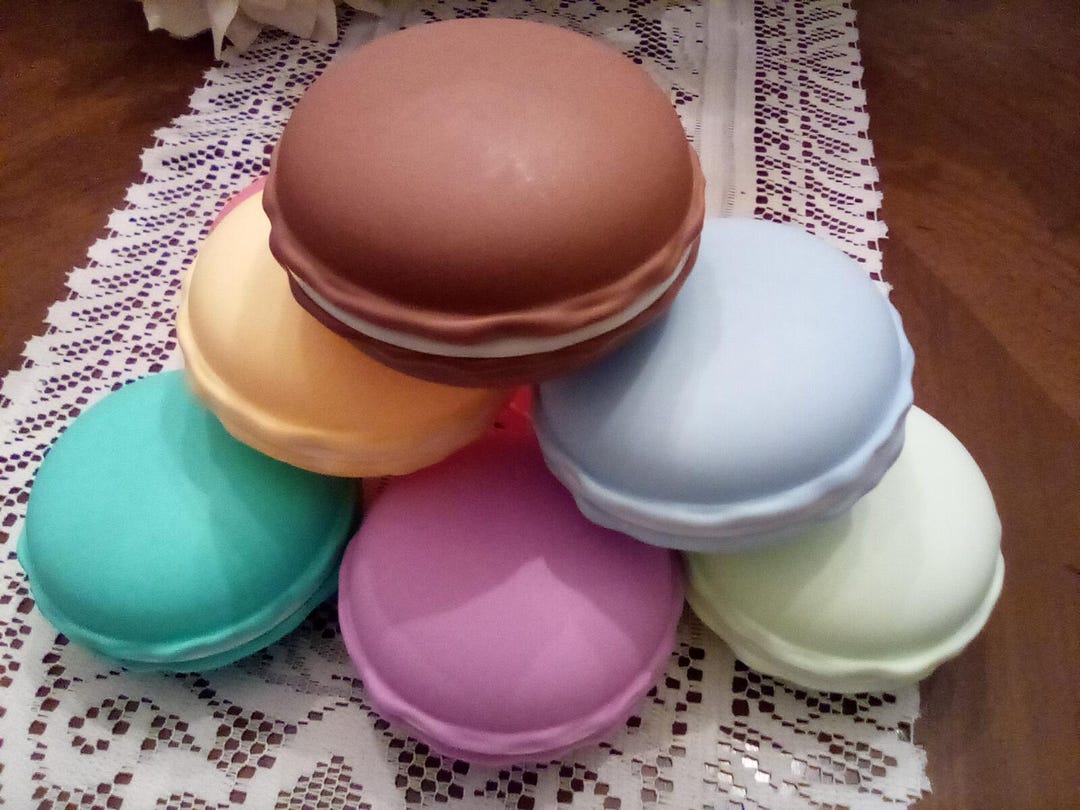 Giant Macaron Dice Vault: TTRPG, Dnd, Pathfinder Tabletop Games or ...