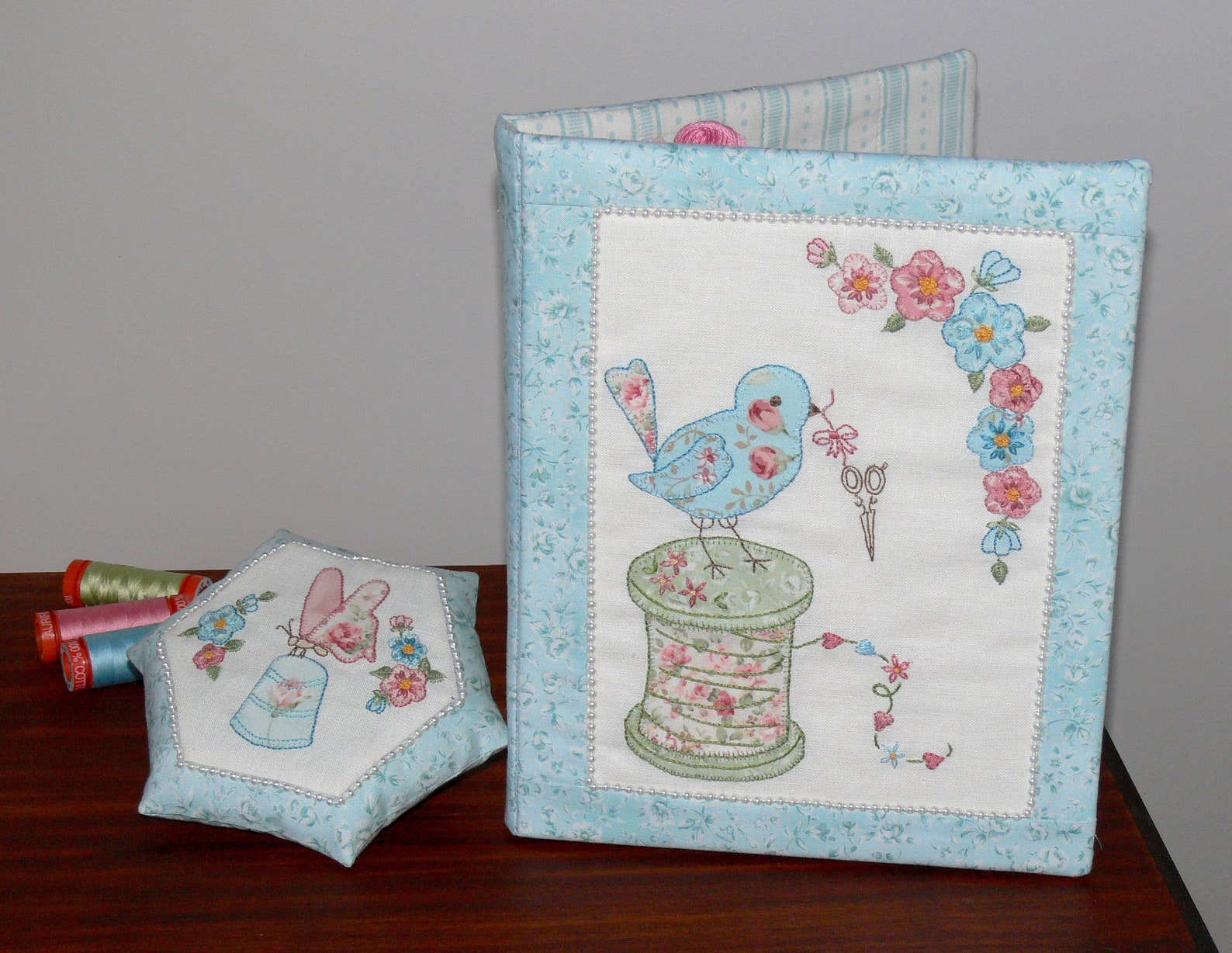 Thimble & Thread Appliqued and Embroidered 2-piece Stitching Folder and ...