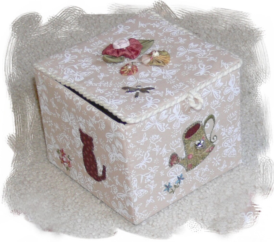Garden Dreams Perpetual Calendar Appliqued Wall Quilt Pattern - 19 Mini ...