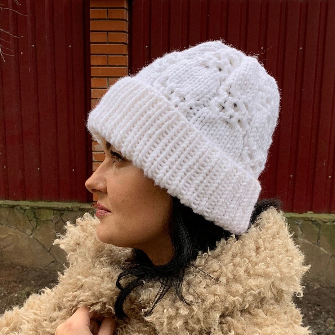 Easy Knit Hat Pattern for Beginner . Simple Knit Description for Women ...