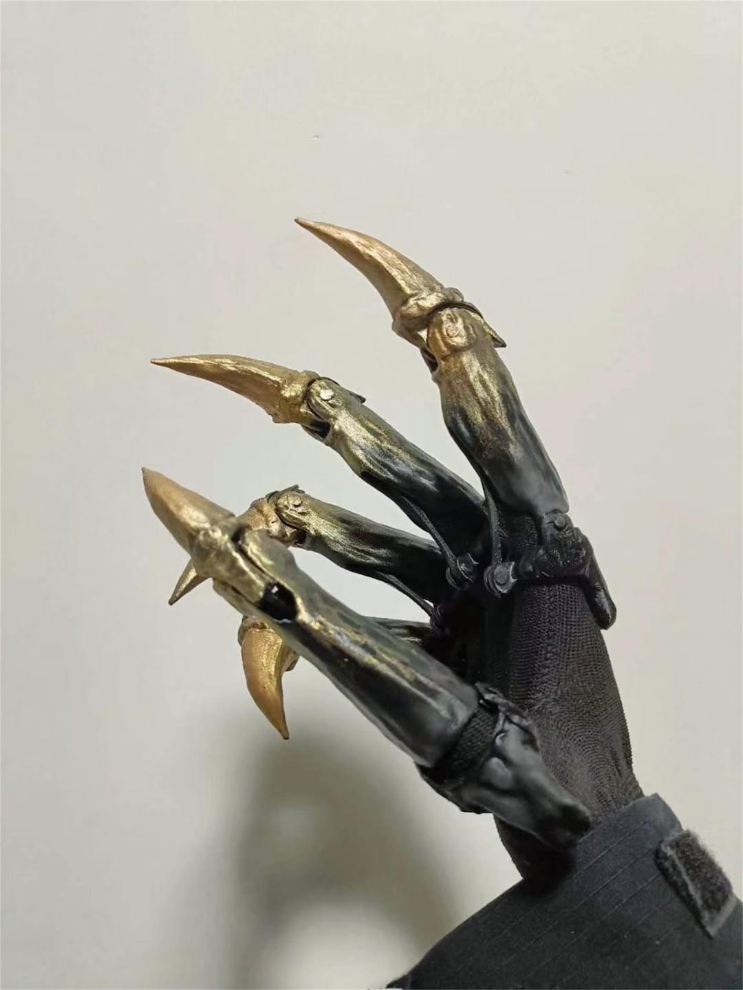 Skull Claw, Gradient Gold to Black Tech Paws Claw, Robot Blades Fingers ...
