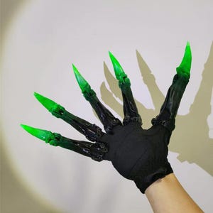 Gradient Green Skull Claws, Tech Paws Claw, Robot Blades Fingers ...
