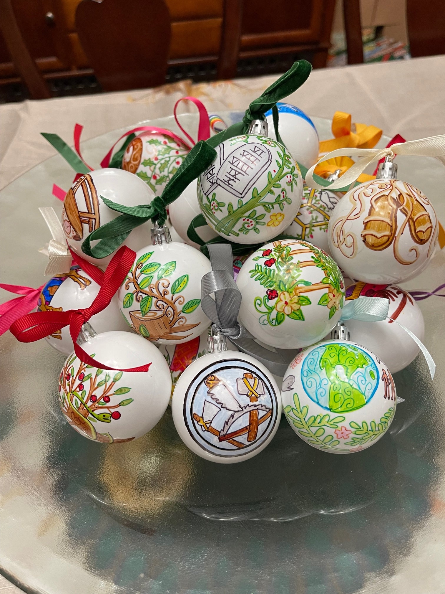 Jesse Tree Ornaments INSPIRED by Unwrapping the Greatest Gift With ...