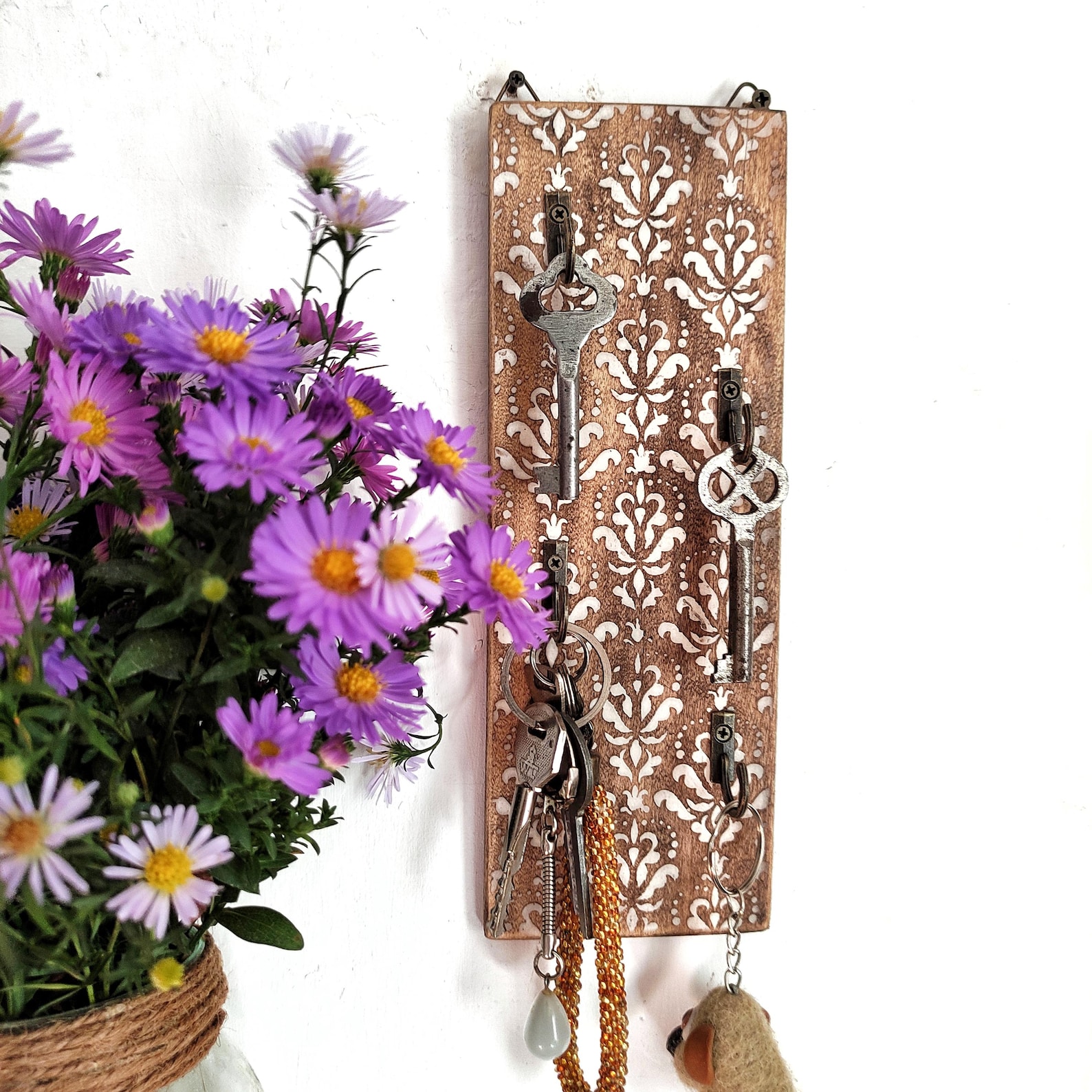 Vertical Wooden Key Holder for a Wall, Recycling Wood Rustic Entryway ...