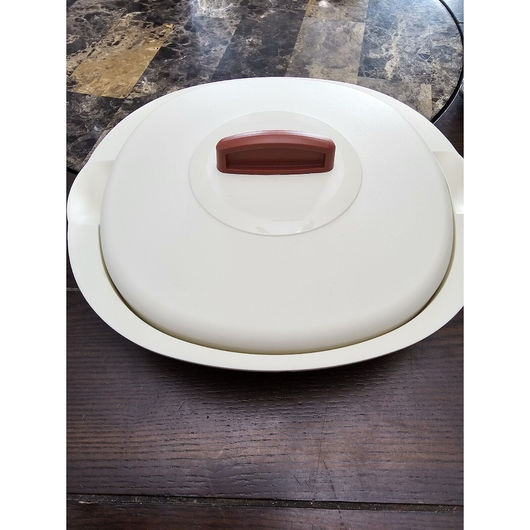 Tupperware Sectioned Microwave Safe Container W/ Lid 4 Cups Vintage ...