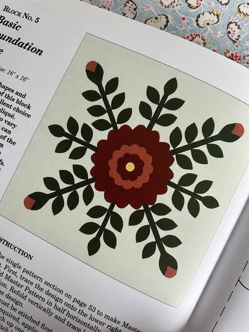 Patchwork Book Red and Green an Appliqué Tradition by That Patchwork Place. in Excellent Used ...