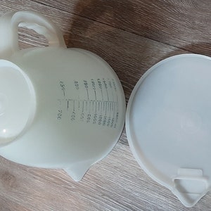 1960 Vintage Red & Blue Tupperware 8 Cup Mix and Store With Flip Lid ...