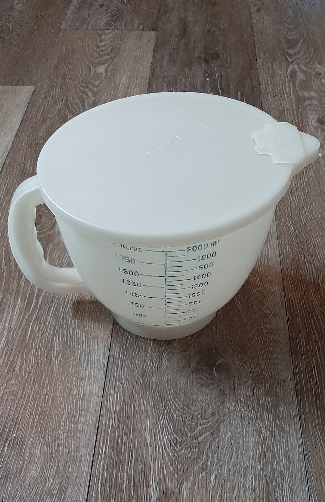 1960 Vintage Red & Blue Tupperware 8 Cup Mix and Store With Flip Lid ...