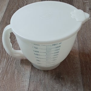 1960 Vintage Red & Blue Tupperware 8 Cup Mix and Store With Flip Lid ...