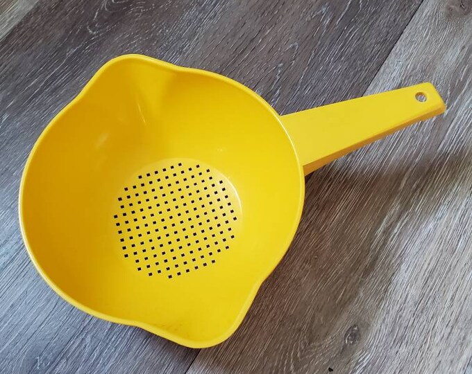 Vintage Tupperware 1 Quart Colander Strainer With Handle Yellow #1200 ...