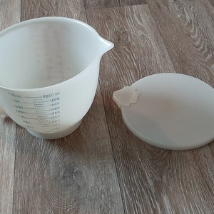 1960 Vintage Red & Blue Tupperware 8 Cup Mix and Store With Flip Lid ...