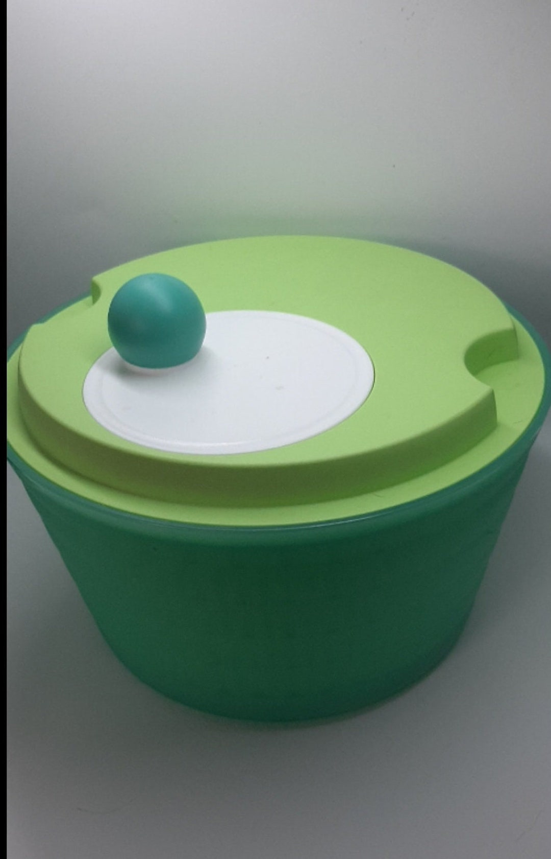 Tupperware Blue and Green 4.5 Liter Spin 'N Save Salad Spinner 3777B ...