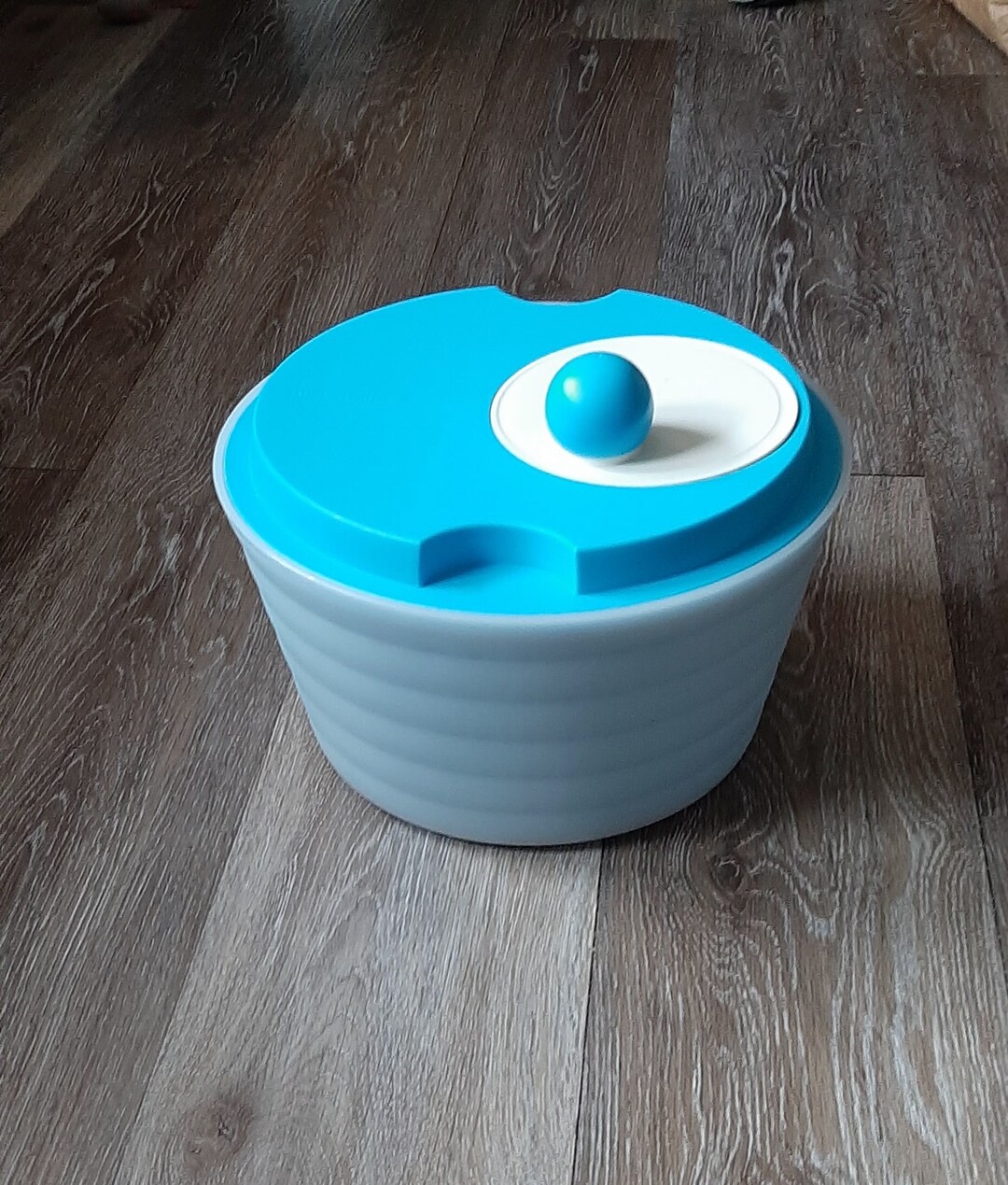 Tupperware Teal and Clear 4.5 Liter Spin 'N Save Salad Spinner 3776B ...