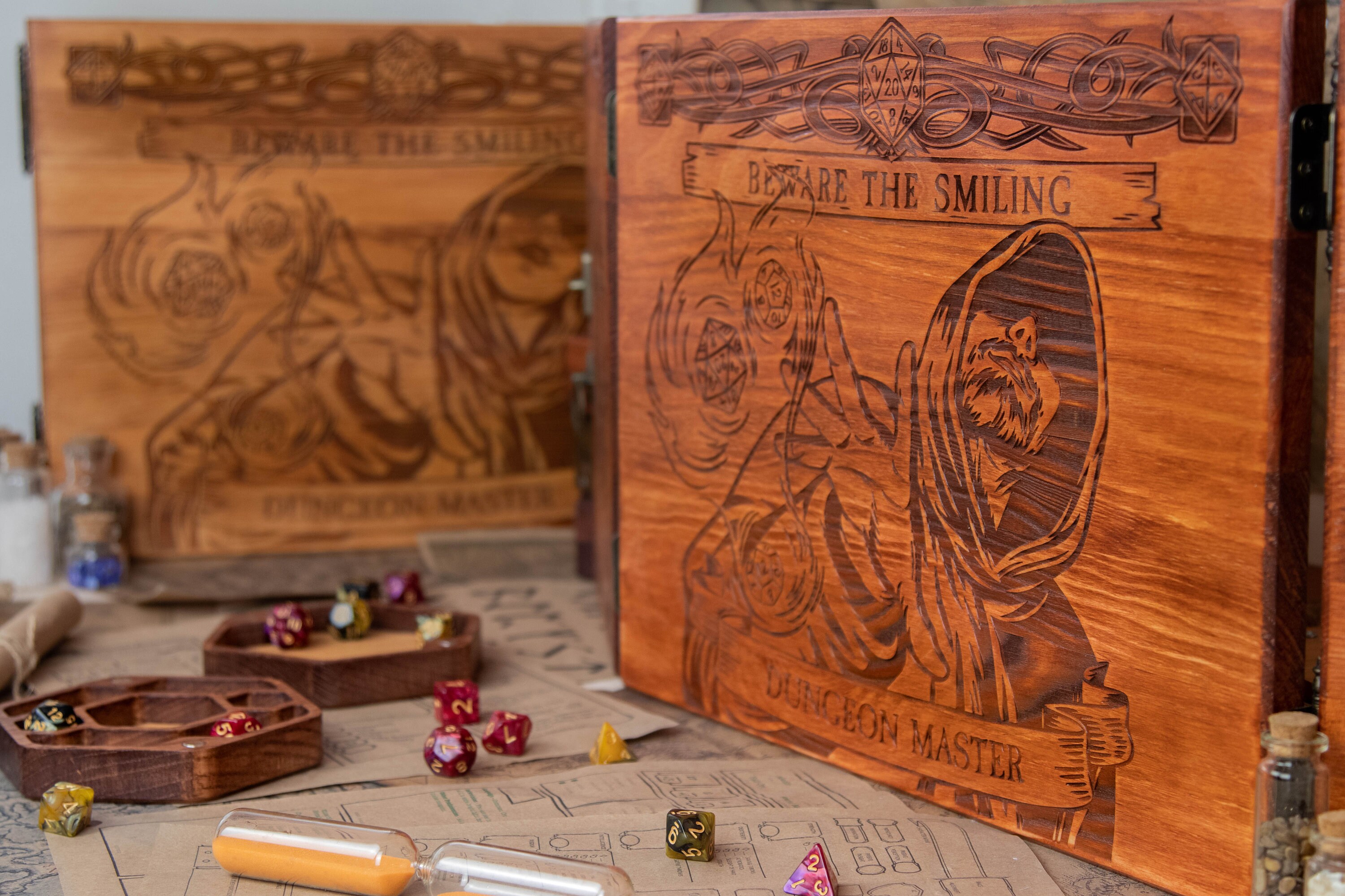 Custom Dungeon Master Screen Beholder Wooden RPG Screen | Etsy