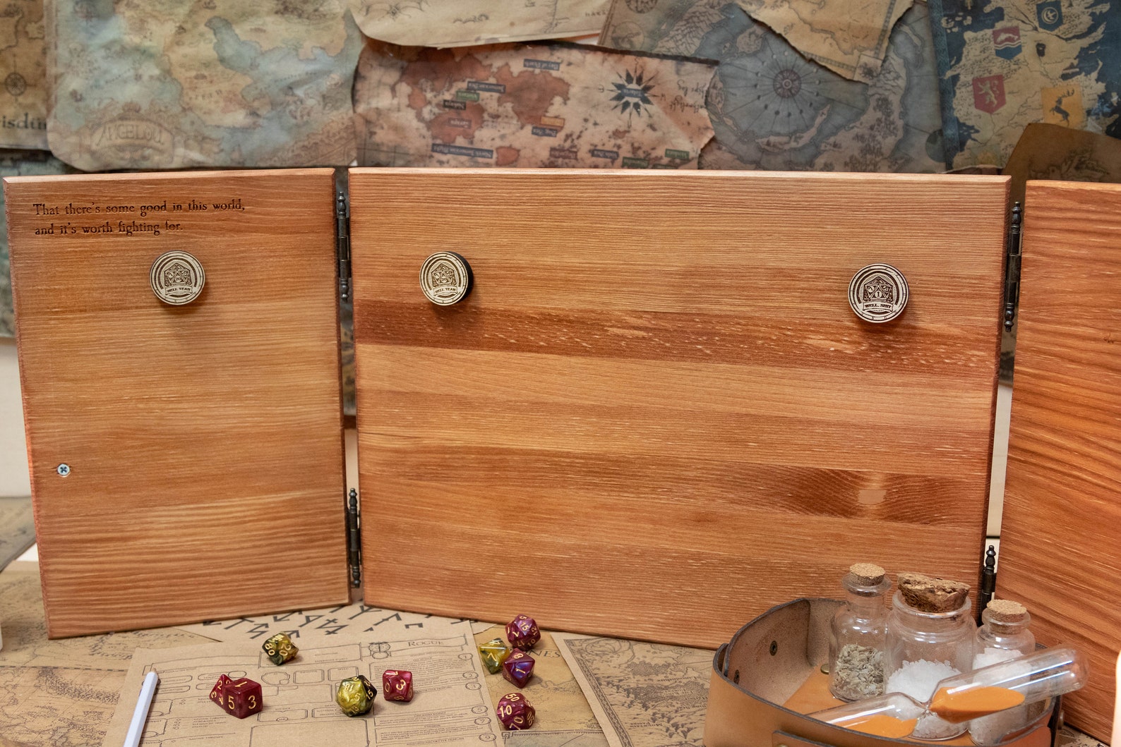 Custom Dungeon Master Screen Wooden RPG Screen Gift Table - Etsy