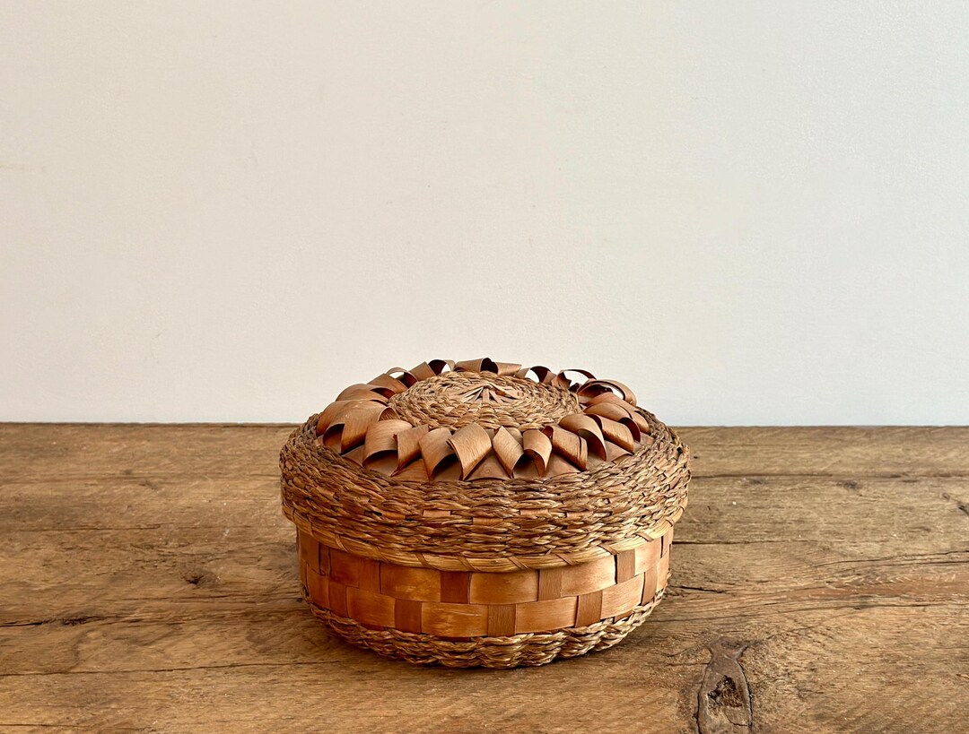 Antique Hand-made Curly Split Ash and Sweetgrass Native Round Basket ...