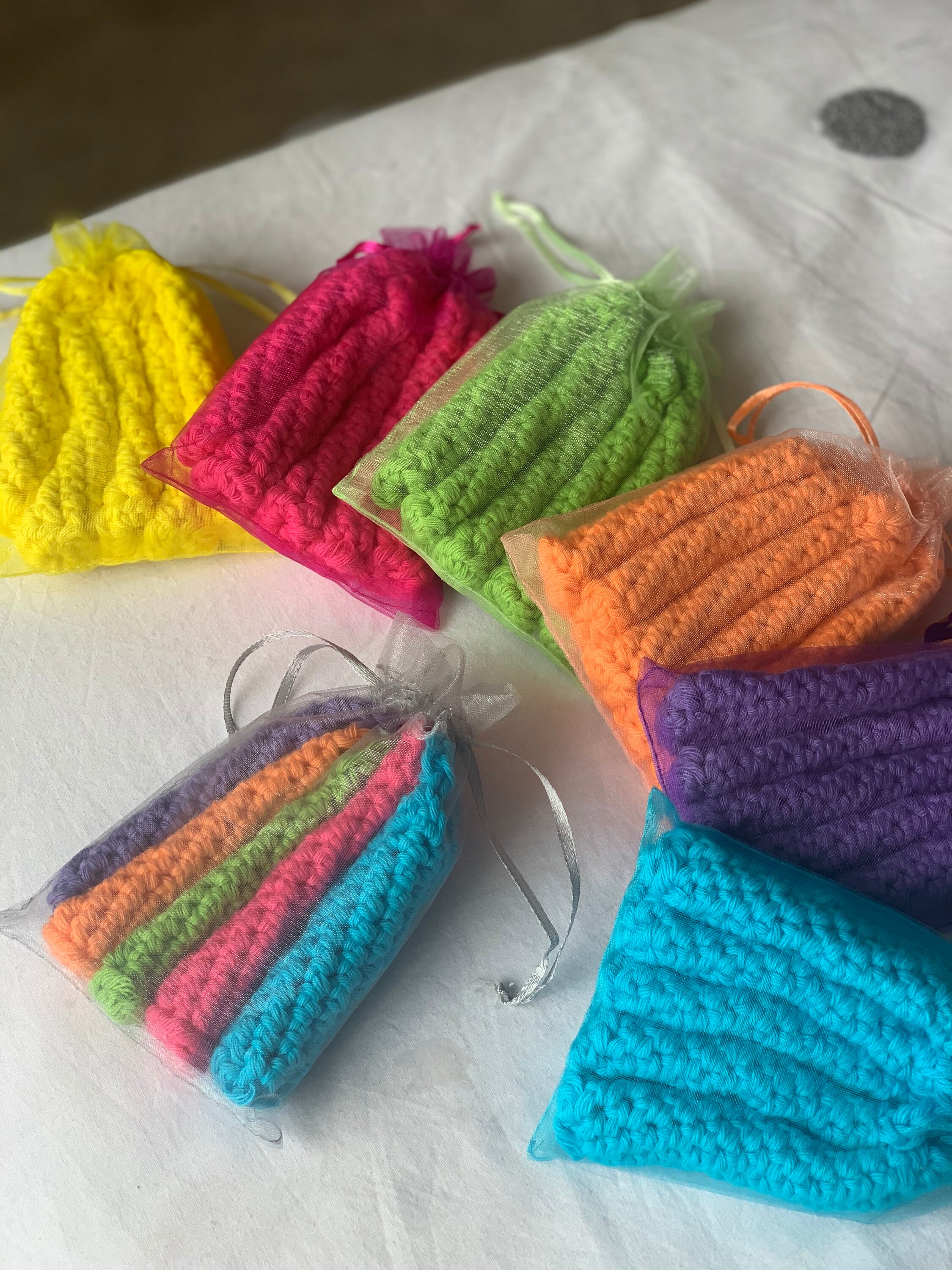 Hannah Iris Cosy Curlers crochet Curlers/ Hair Rollers Pack - Etsy UK