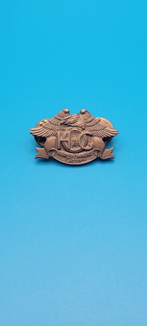 PIN MOTORCYCLE HARLEY DAVIDSON LOGO RED AND WHITE - Gem