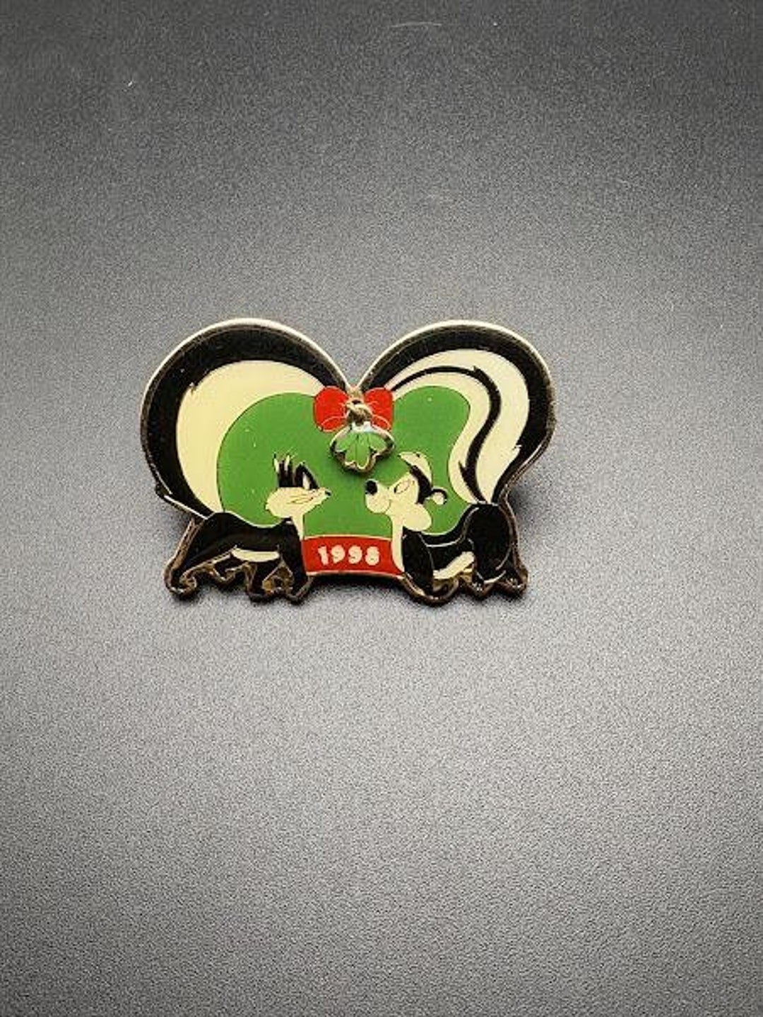 Vintage Pepe Le Pew and Penelope Lapel Pin 1998 Looney Tunes Christmas ...