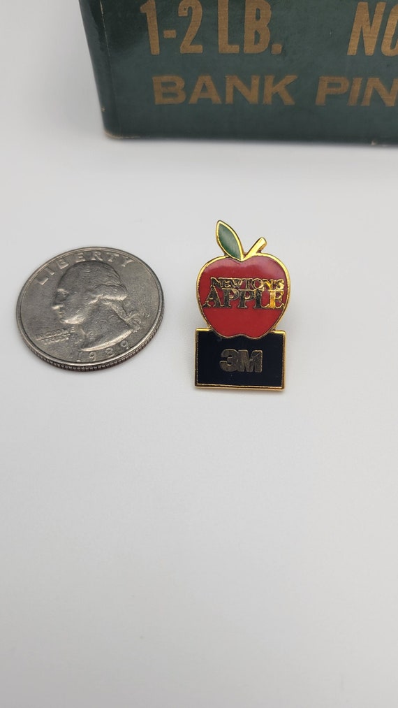 3M Newtons Apple Vintage Enamel Pin - Gem