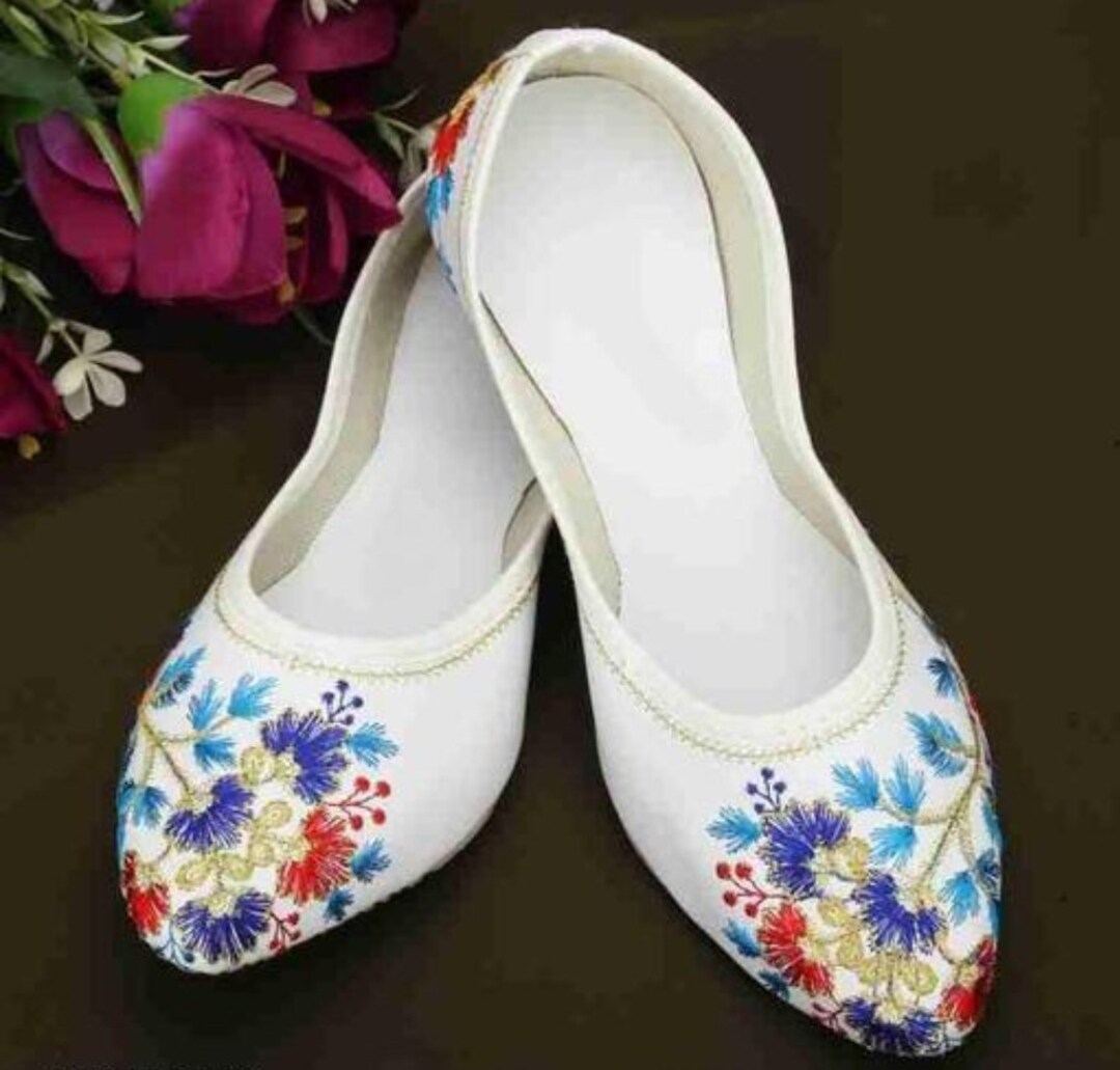 Embroidered Jutties, Desi Footwear for Women, Beautiful Party Wear ...