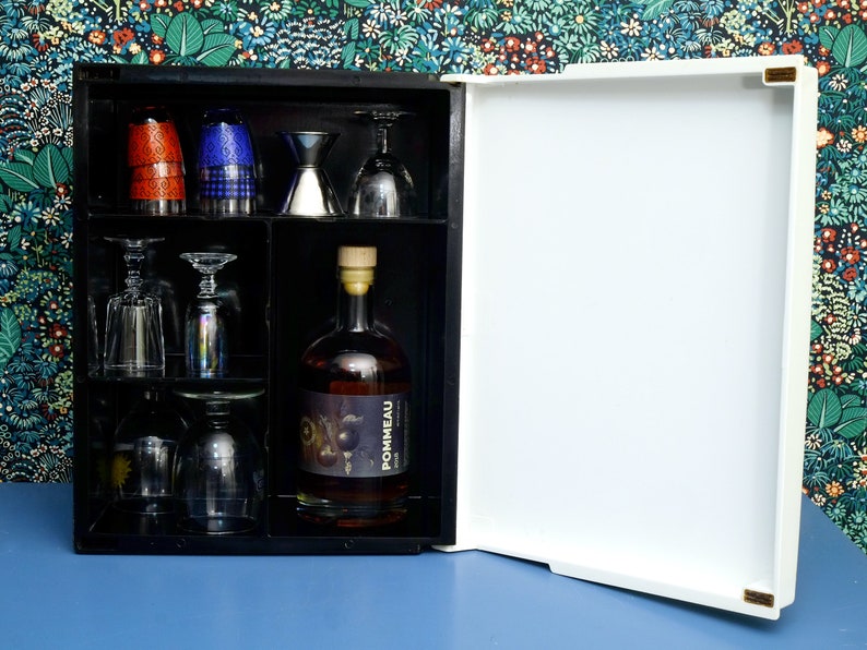 Vintage Mid Century Bathroom Bakelite Medicine Cabinet by PWO . Mod 2 ...