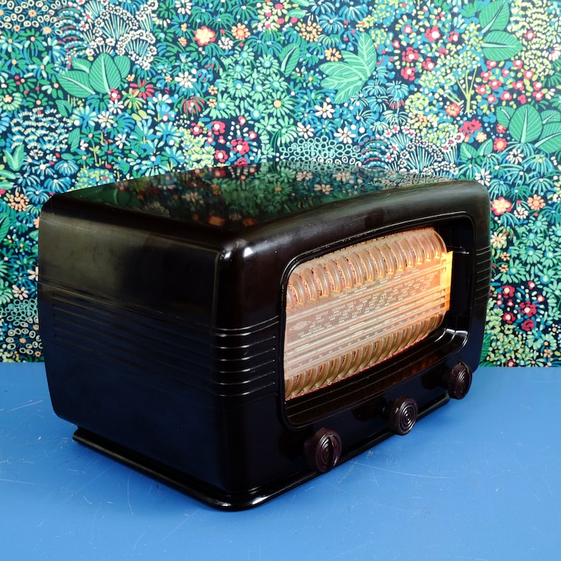 RADIALVA SUPER AS 53 Tube Radio Made in France Vintage to Cute to ...
