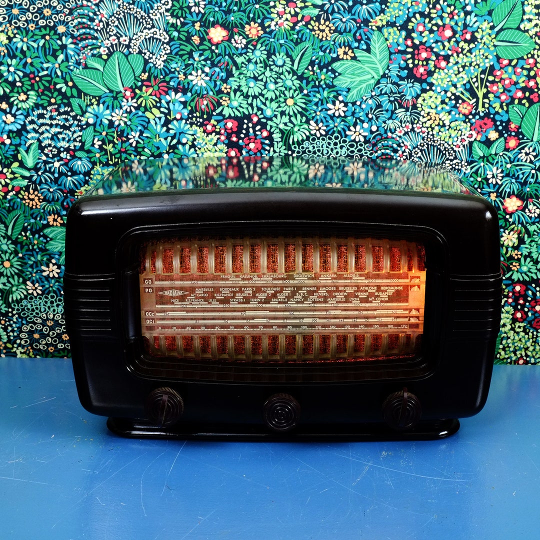 RADIALVA SUPER AS 53 Tube Radio Made in France Vintage to Cute to ...