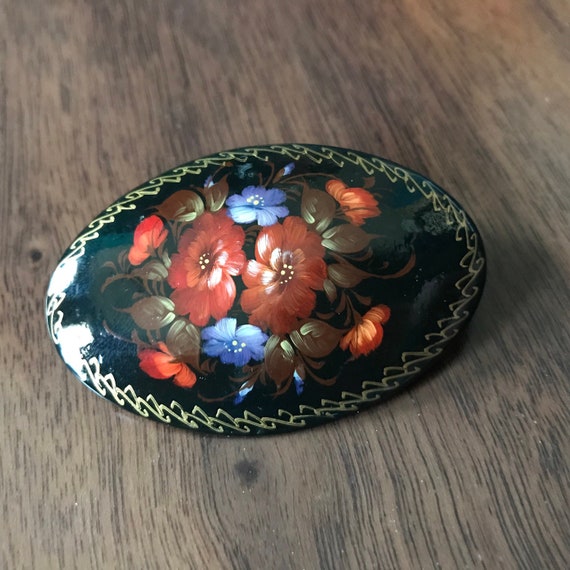 Oval 1970s Russian Lacquered Hand-Painted Floral Broo… - Gem