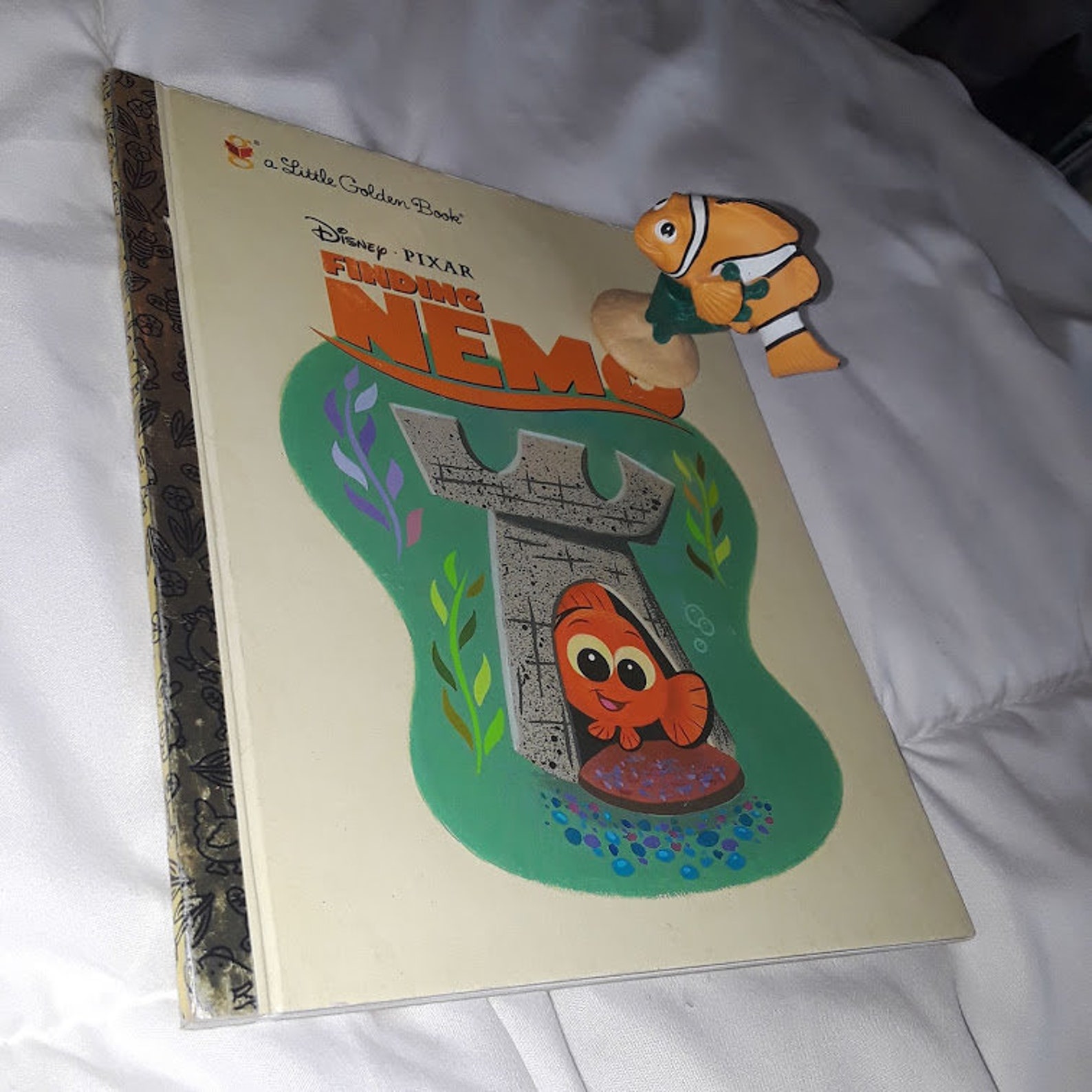 Disney FINDING NEMO GOLDEN Book and Figure - Etsy