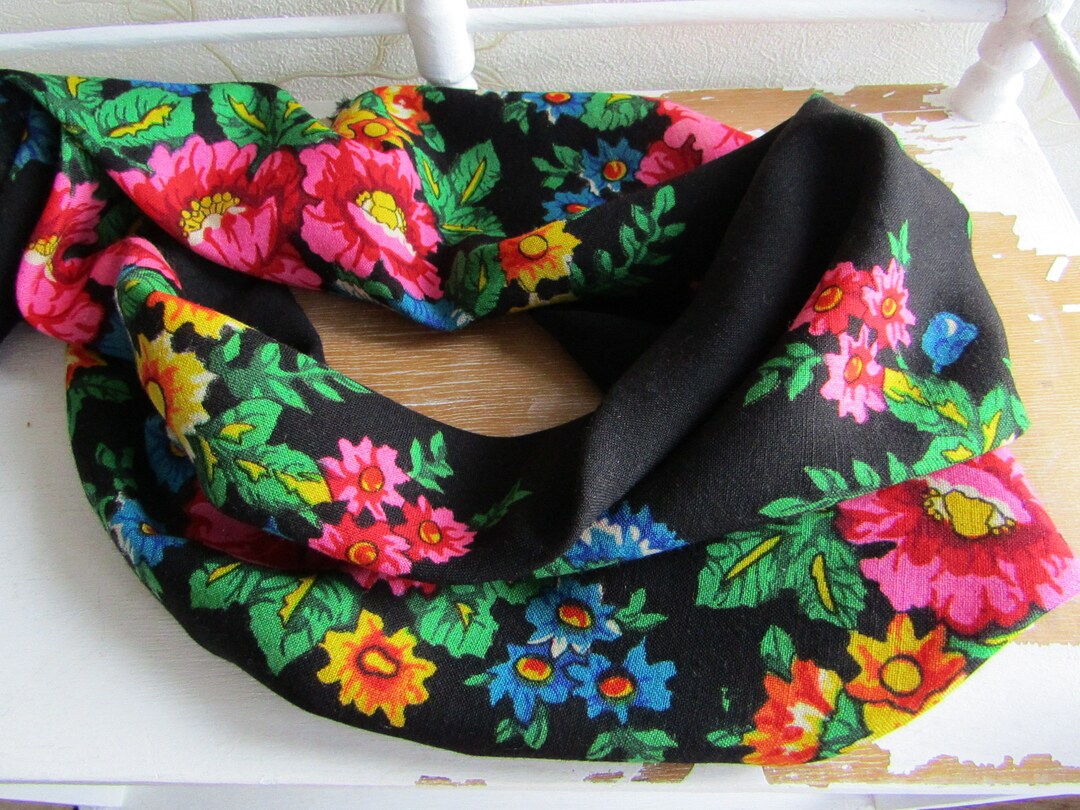 Ukrainian Vintage Woolen Shawl in Folk Style Black Shawl Bright Scarf ...