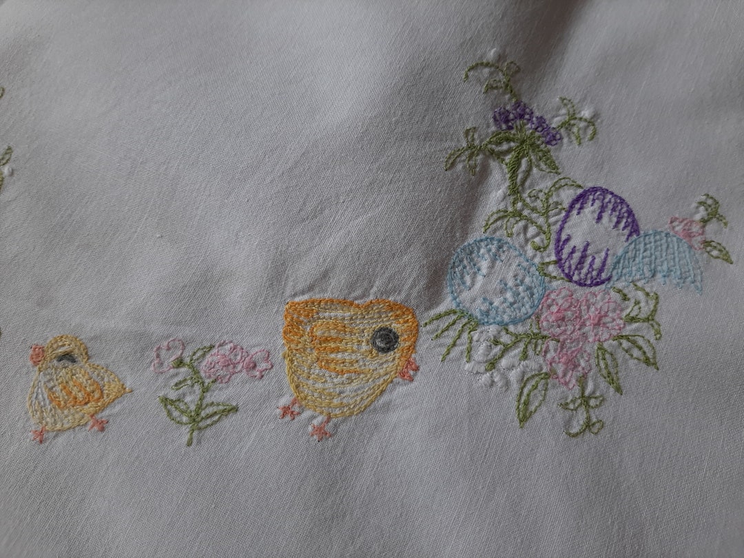 Ukrainian Embroidered Easter Tablecloth Embroidered Chicken Eggs on ...