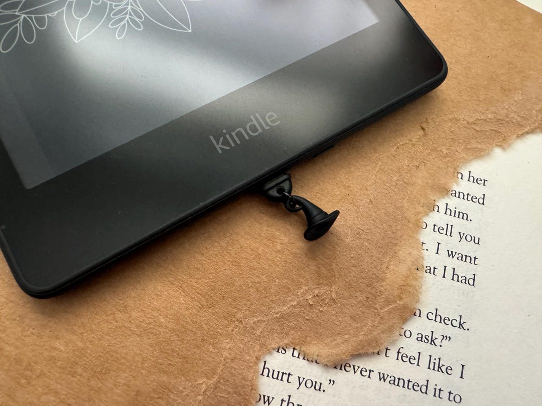 Witches Hat Kindle Charm | USB Type C | Anti Dust Plug | Phone Charm - Etsy