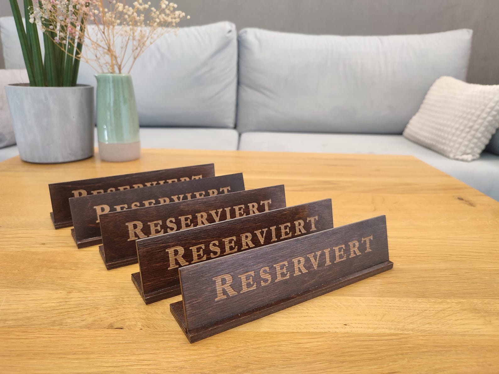 Wooden Plate "reserviert" - Table Sign - Brown and Varnished - Onlywood ...