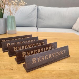 Wooden Plate "reserviert" - Table Sign - Brown and Varnished - Onlywood ...