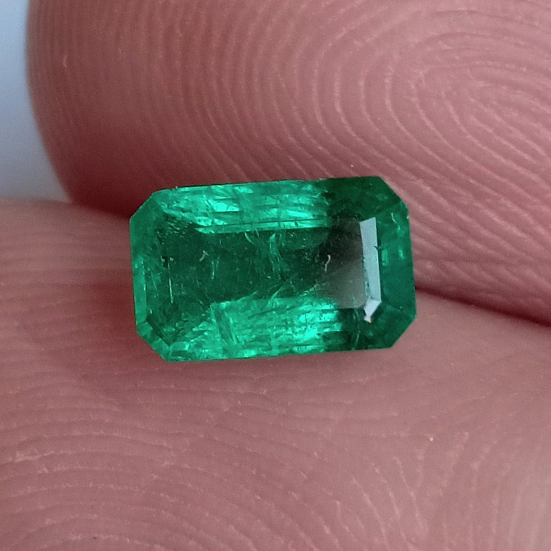 Vivid Green Natural Emerald Octagon, Cut 0.70 Cts / Brilliant Green ...