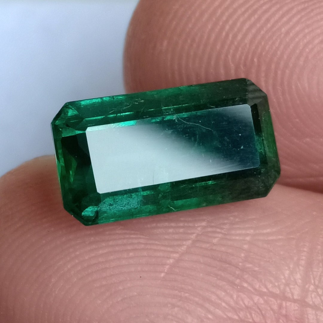 Vivid Green Emerald Rectangle: 3.88 Crt Zambia Gemstone - Etsy