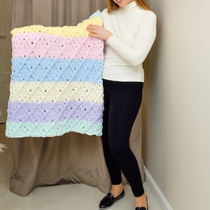 Loop Yarn Blanket Pattern, Chunky Knit Blanket, Alize Puffy Basket ...