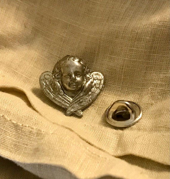Silver / Pewter Cherub Lapel Pin - Gem
