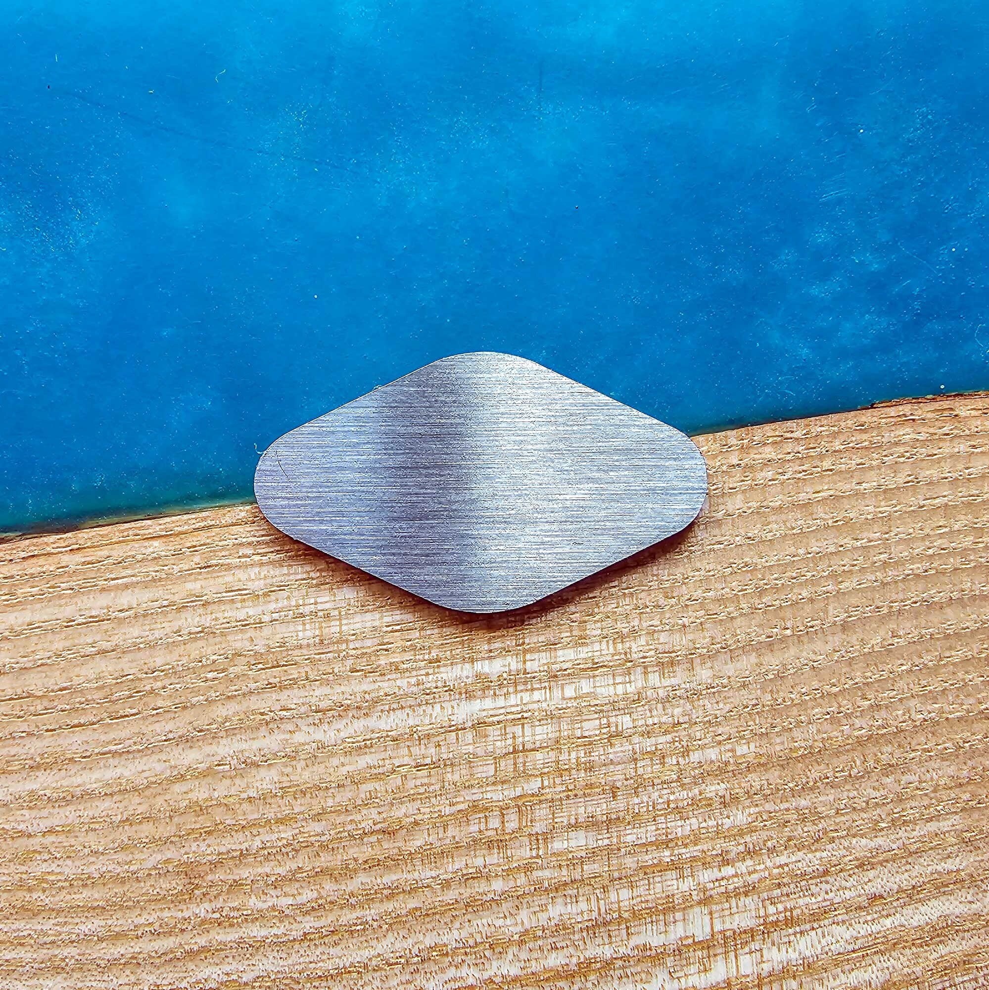 Mini tag in metallo artigianale personalizzato / Incisione ...