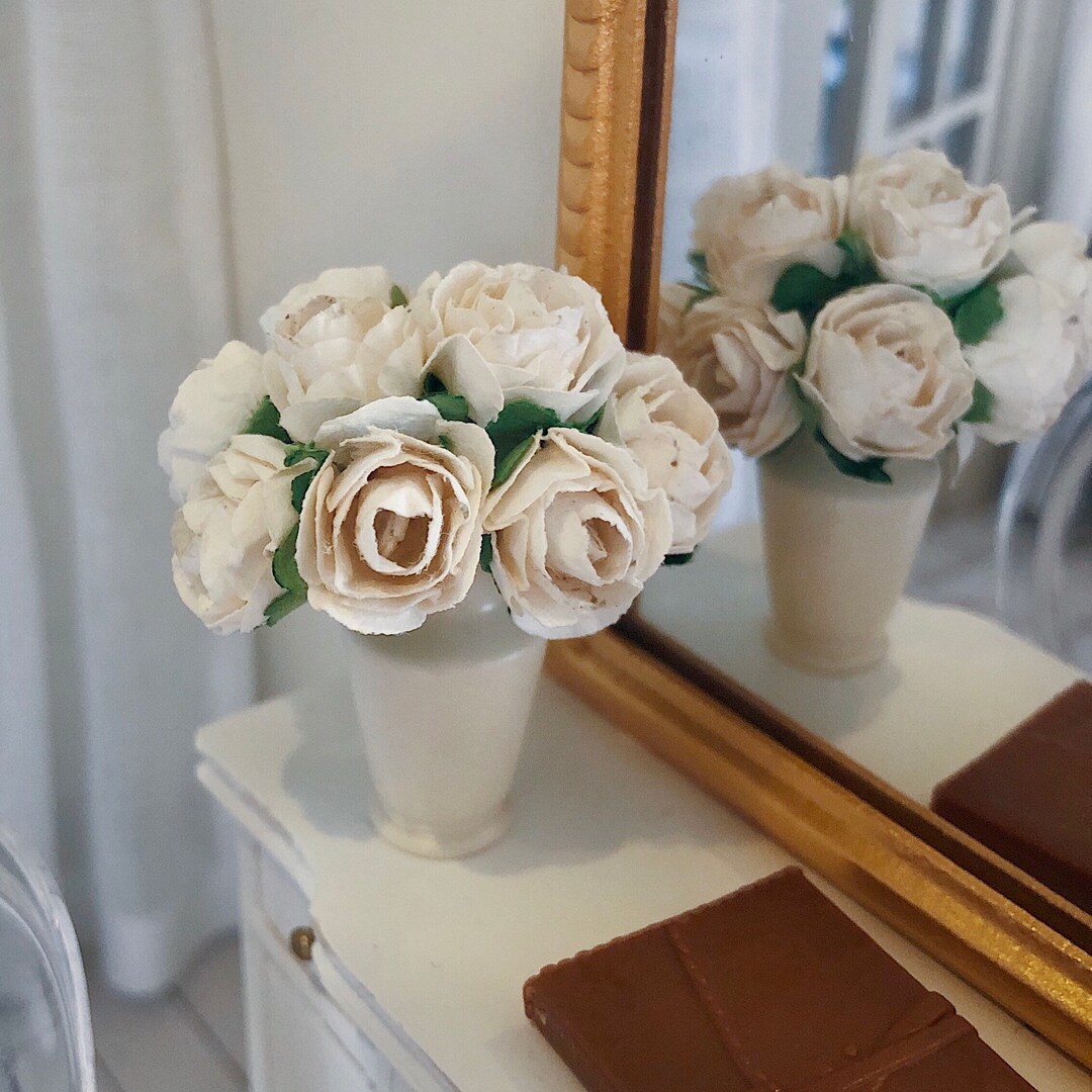 Dozen Antique White Flowers in Vase 1/12 Dollhouse English Roses ...