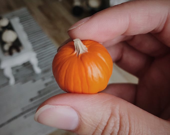 Classic Orange Dollhouse Pumpkin 1:12 Miniature Modern 1/12 Scale Decor ...