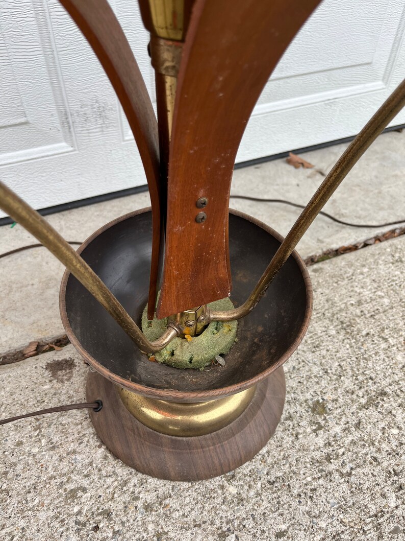 Huge Mid-century 3-globe Walnut & Spun Lucite Spaghetti / Ribbon Shade ...